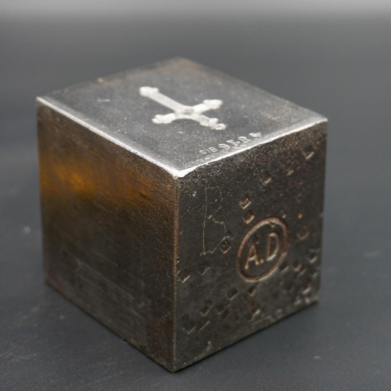 Matrice - Religion - Petite croix Chrétienne ouvragée