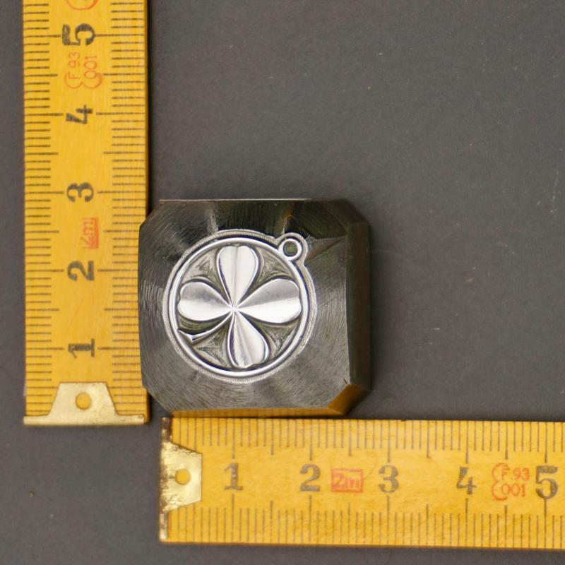 Poinçon - Symbole - Trèfle à 4 feuilles